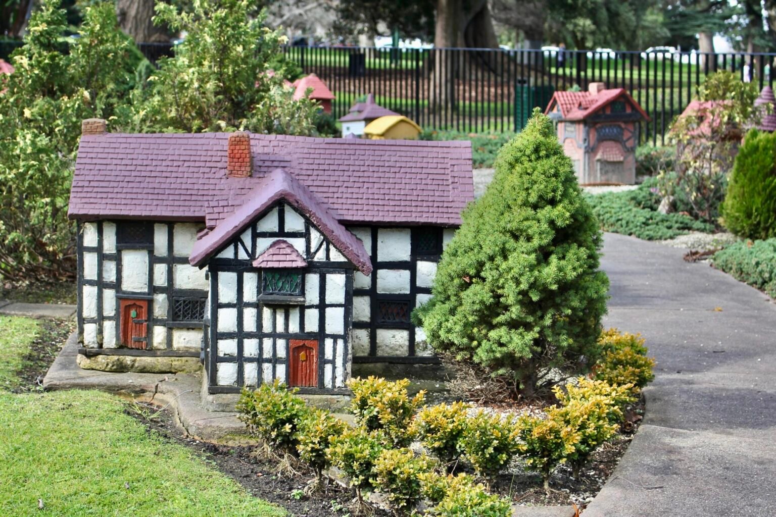Tudor Village in Fitzroy Gardens – Wandering Teresa