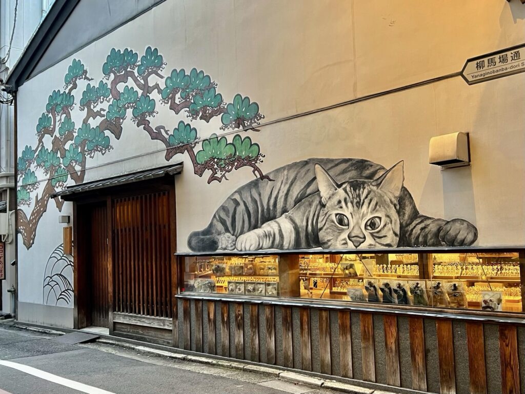 Kyoto Doors at Night – Wandering Teresa